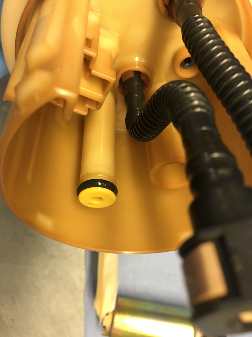 Замена топливного фильтра Часть 2 — Mitsubishi Montero III (V60), 3,5 л ...