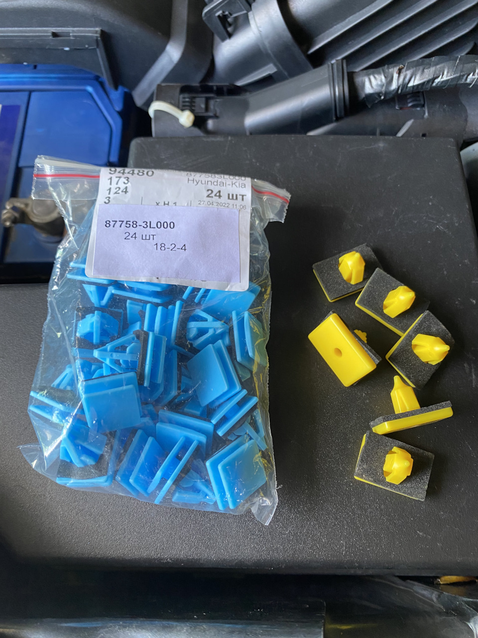 877583L000 Фиксатор молдинга кузова KIA HYUNDAI | Запчасти на DRIVE2