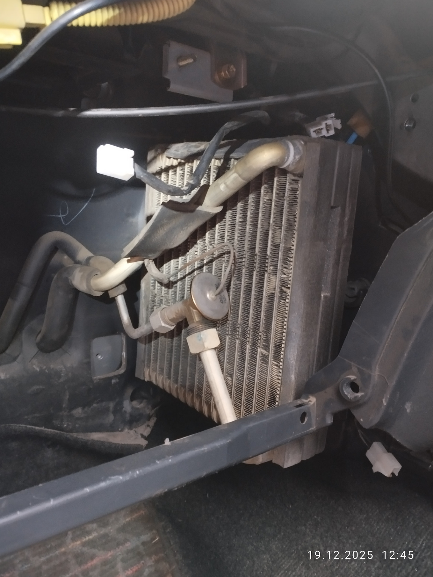 Вскрываем воздуховод печки — Toyota Cami, 1,3 л, 2002 года | плановое ...