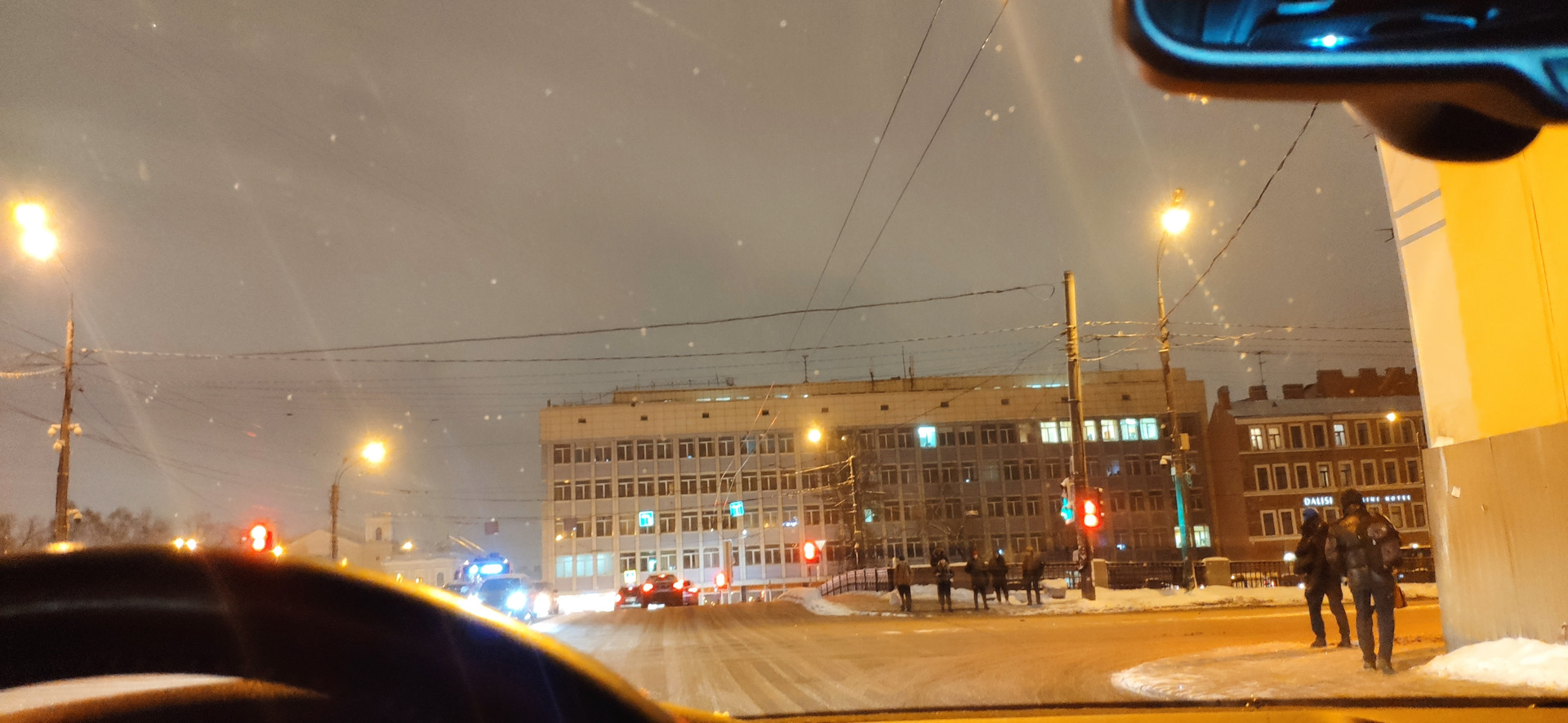 Замена лобового стекла — Audi A4 (B8), 2 л, 2014 года | визит на сервис ...