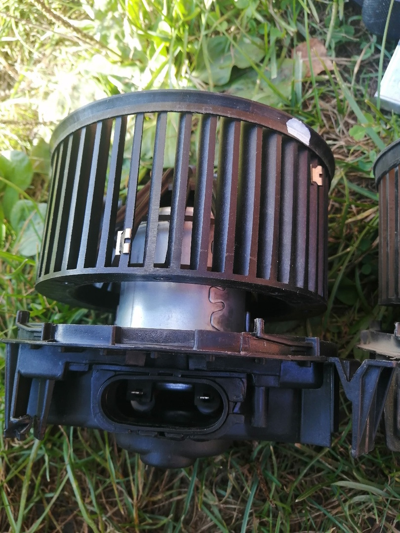 Очередная замена вентилятора отопителя — Renault Logan (1G), 1,4 л ...