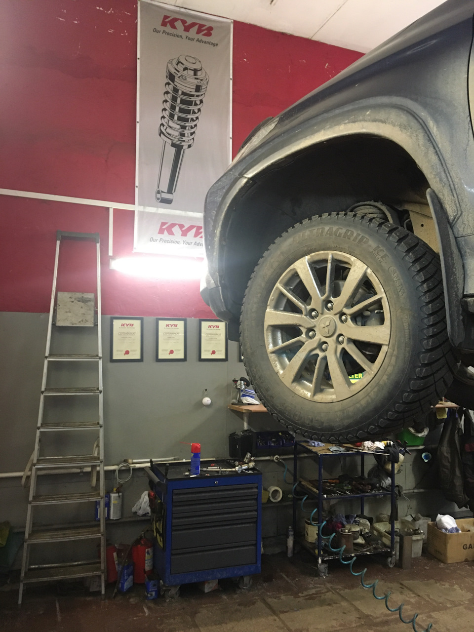 Задние амортизаторы — Mitsubishi Pajero Sport (3G), 2,4 л, 2018 года ...