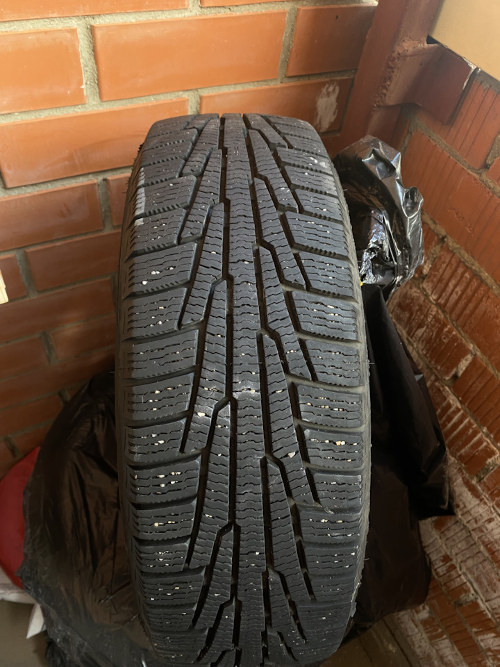 Шины всесезонные Nokian 185/65 R15, штампованные диски Hyundai Kia ...