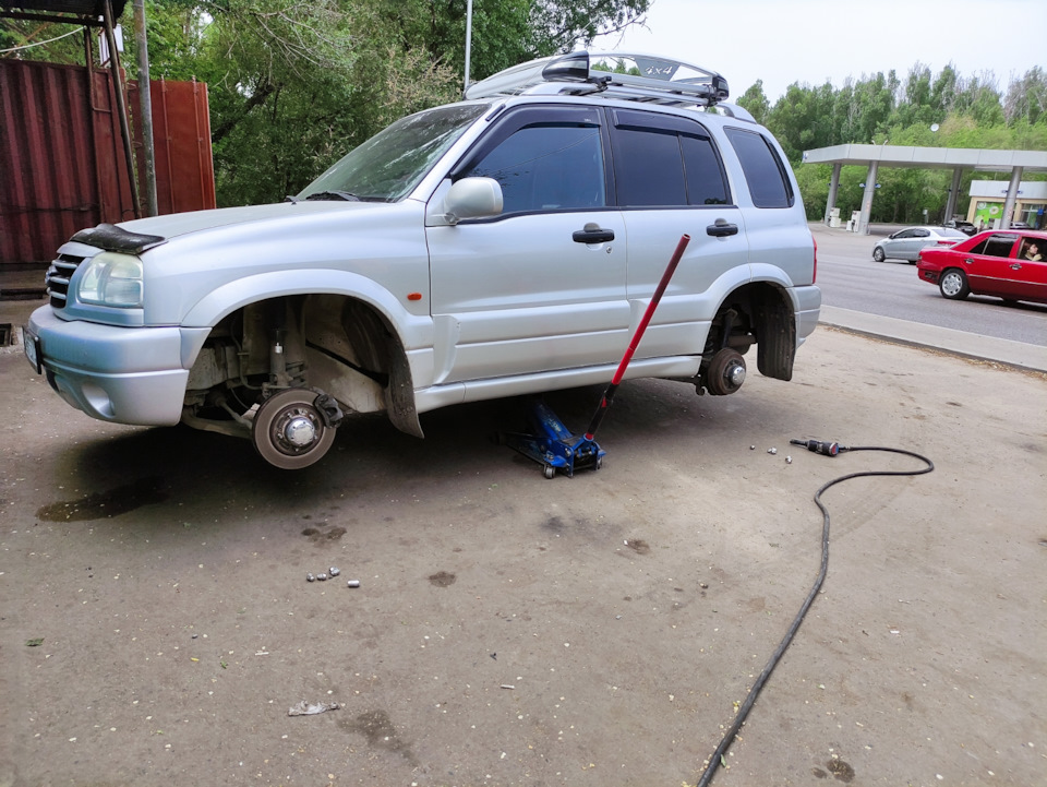 Шины — Suzuki Grand Vitara (1G), 2 л, 2003 года | шины | DRIVE2