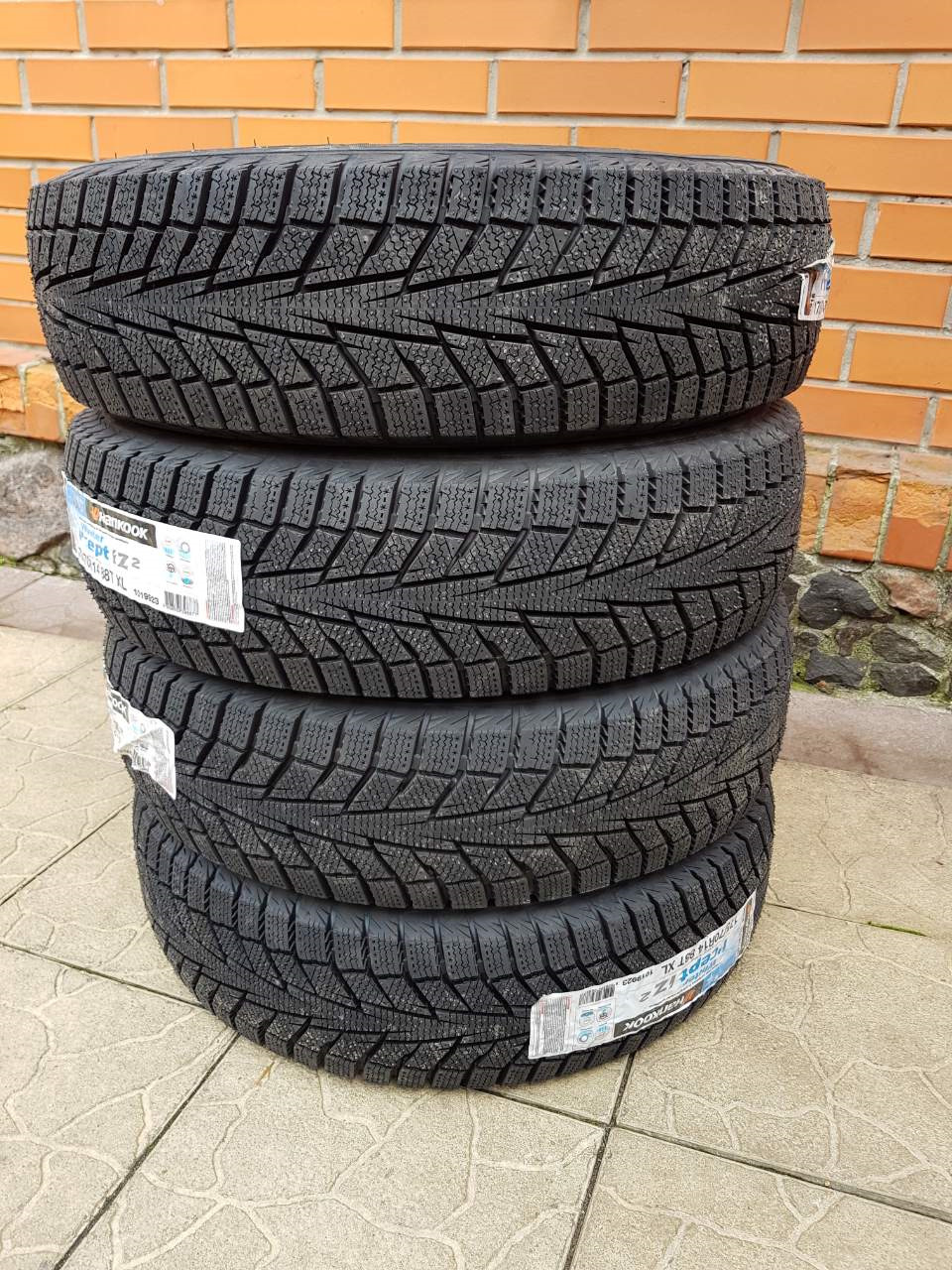 Зимняя резина Hankook w616 — Volkswagen Polo Hatchback Mk5, 1,4 л, 2011 года | шины | DRIVE2