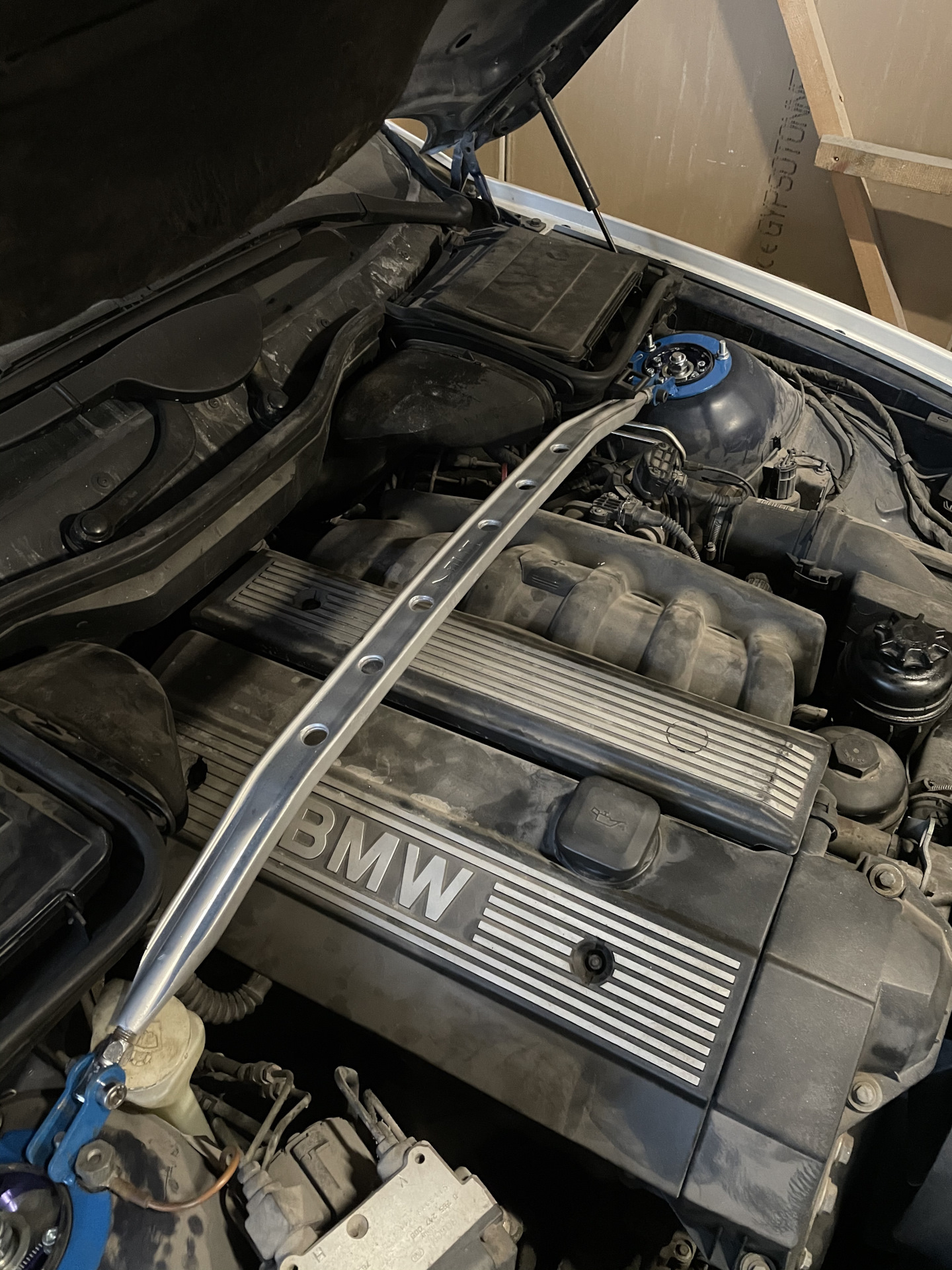 Распорка на стаканы — BMW 5 series Touring (E39), 2,8 л., 1997 года ...