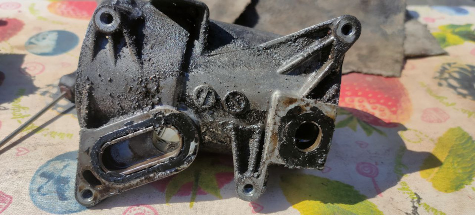 Замена прокладок теплообменника и корпуса фильтра — Mercedes-Benz E ...