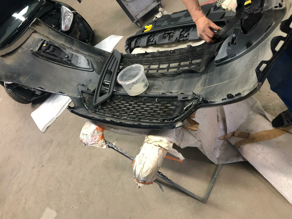 Хром накладки и покраска бампера с копотом. — Ford Focus Hatchback III ...