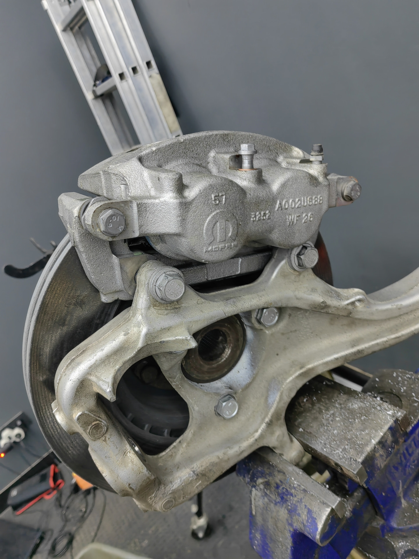 Установка тормозов от пятого рама — Dodge Ram, 5,7 л, 2012 года ...