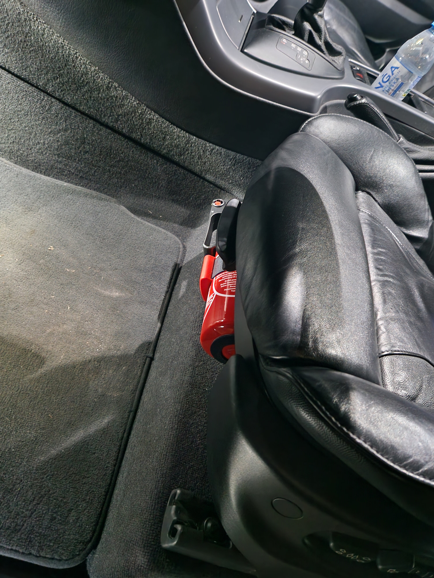 Заводские крепления под огнетушитель — BMW X5 (E53), 4,4 л, 2004 года ...