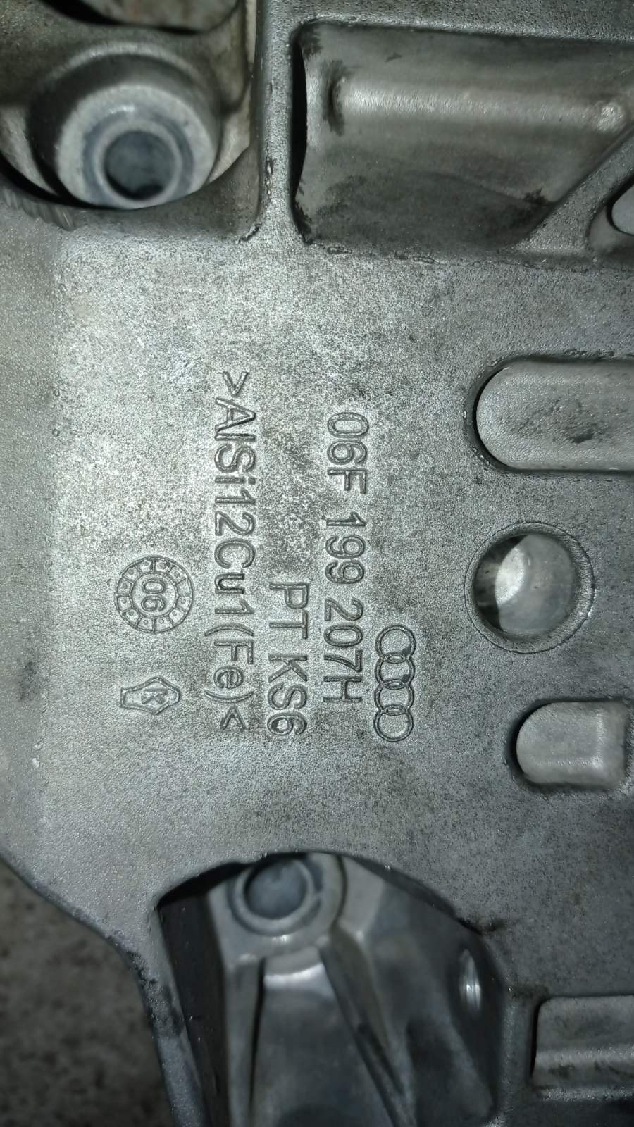 06F199207H КРОНШТЕЙН ПРАВ. VAG | Запчасти на DRIVE2