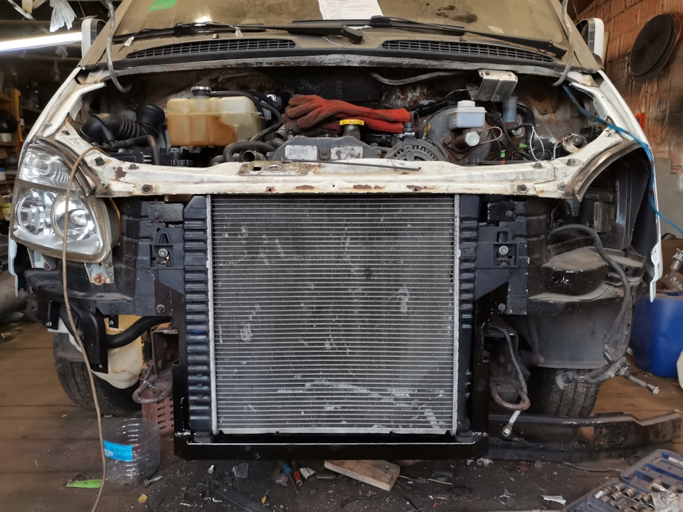Новая рамка под радиатор от jeep — ГАЗ Газель, 2,8 л, 2003 года ...