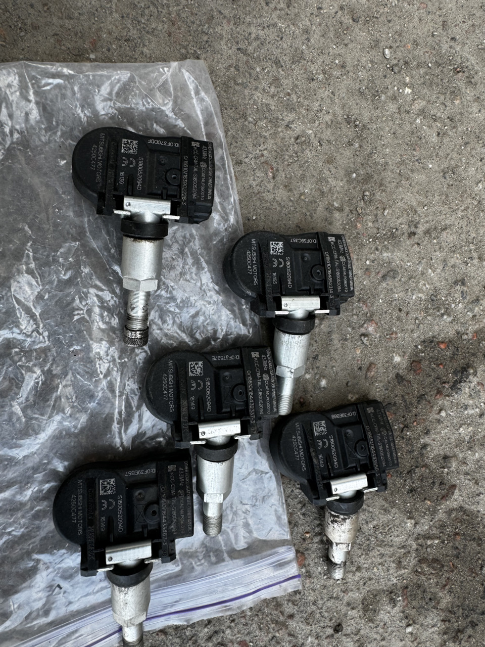 4250C477 Датчик давления в шине (TPMS sensor) Mitsubishi | Запчасти на ...