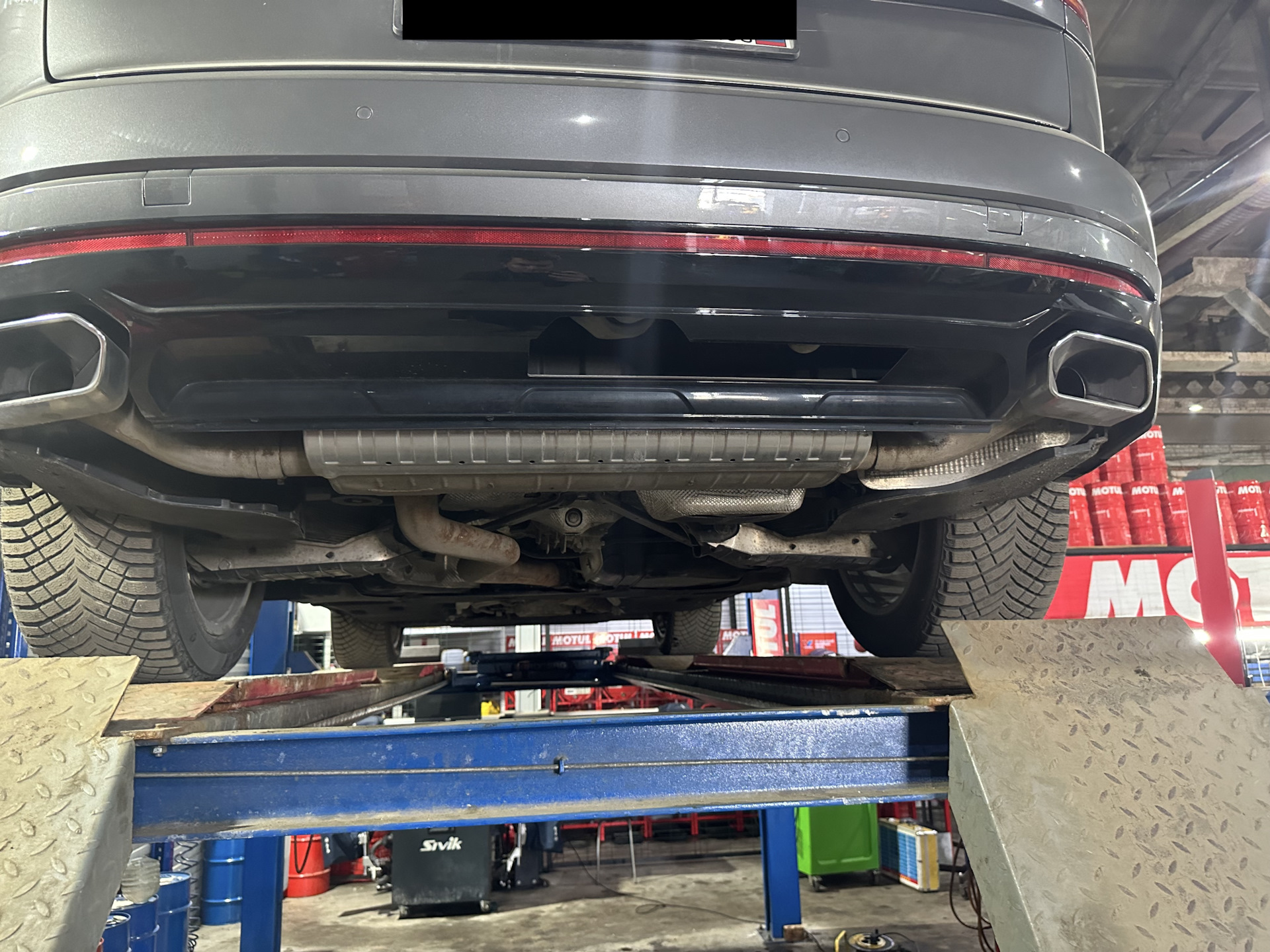 Замена масла в коробке, редукторах и торсене — Volkswagen Touareg (3G ...