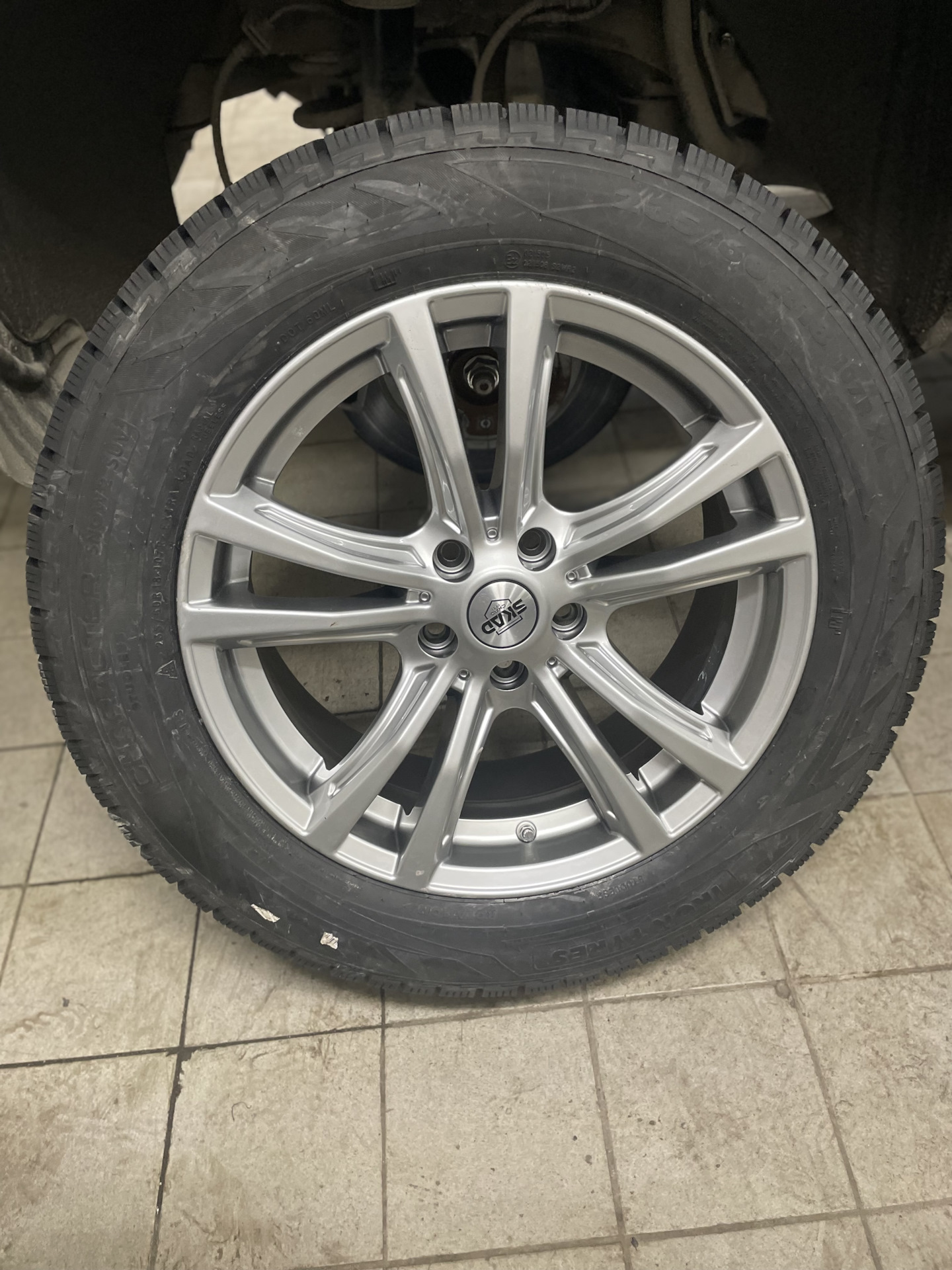 Зима близко. Часть 2 — Hongqi HS5, 2 л, 2024 года | колёсные диски | DRIVE2