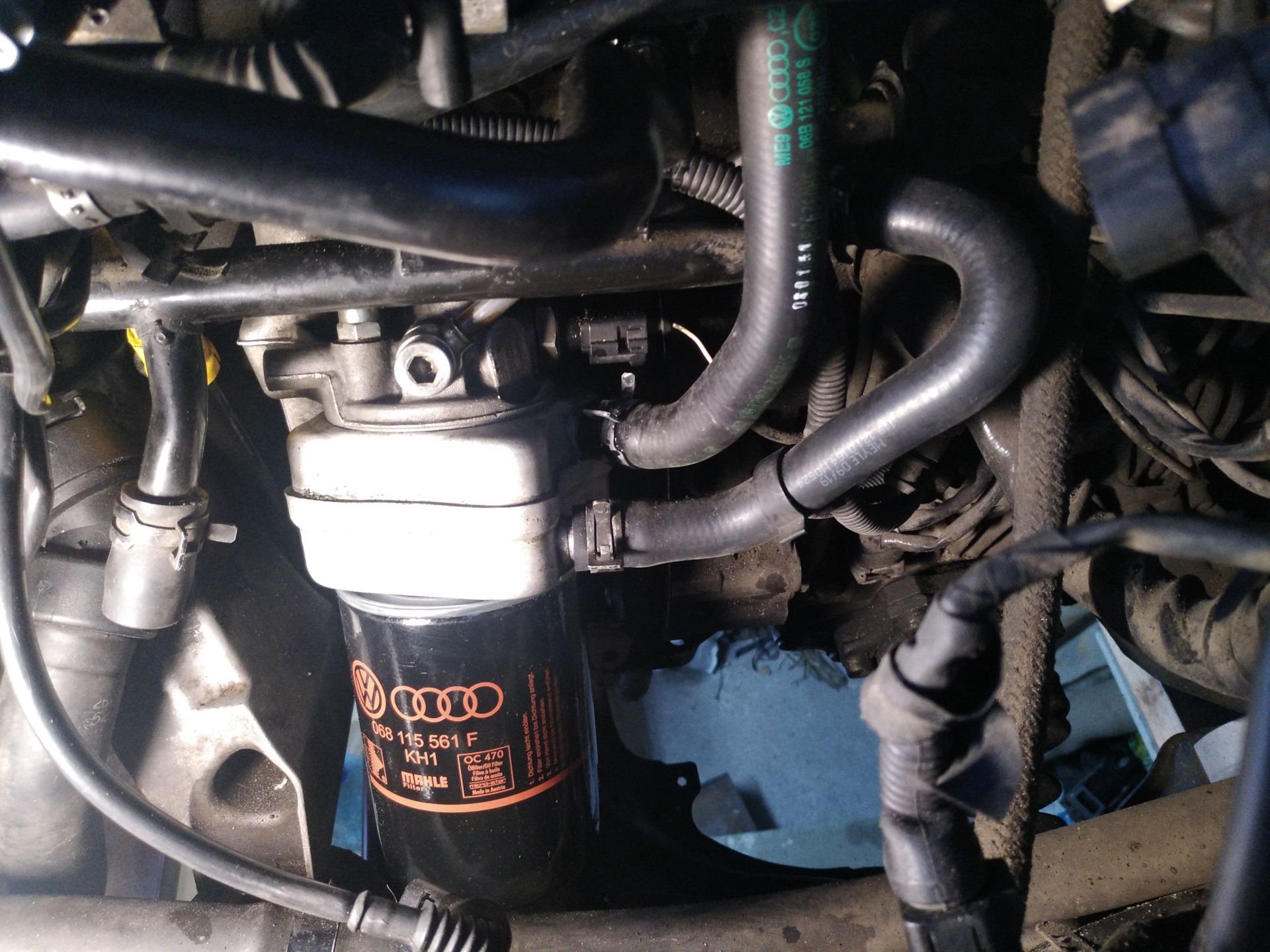 Снятие кронштейна маслянного фильтра.Замена клапана. — Volkswagen ...