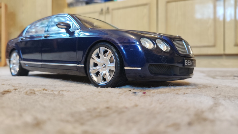 Bently Flying Spur 1:18 модель от Minichamps — Mercedes-Benz S-Class ...