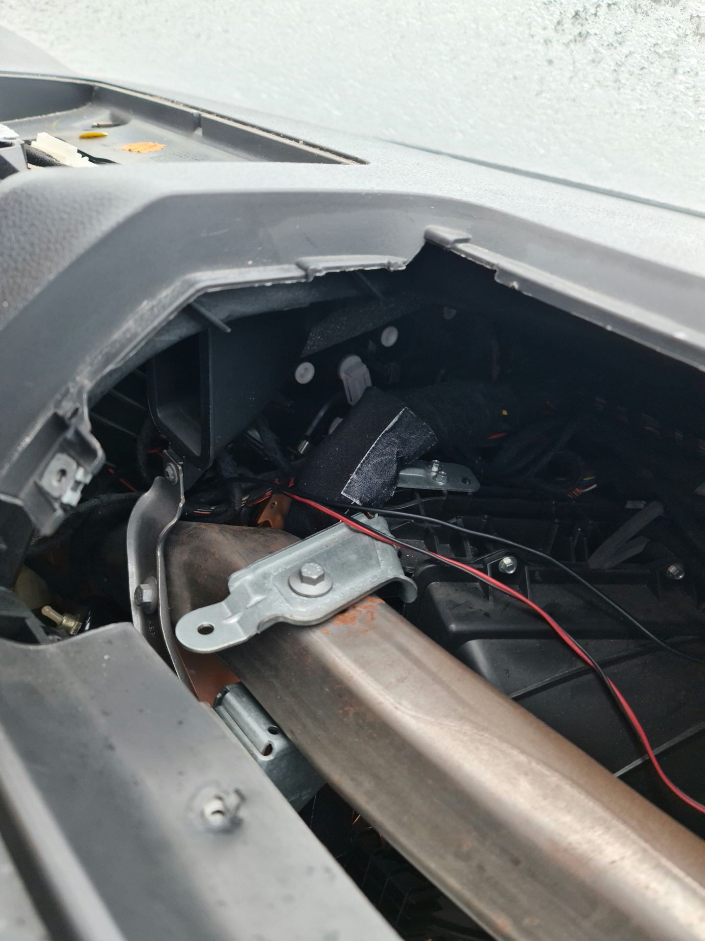 V159 заслонка со стороны пассажира — Volkswagen Caravelle (T5), 2 л ...