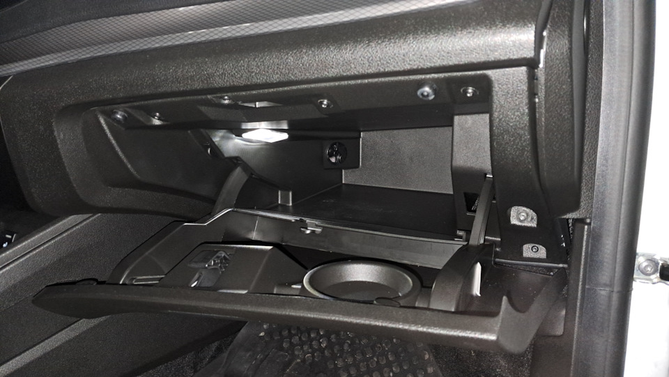 Установка подсветки вещевого ящика (бардачка) Lada Vesta NG — Lada Vesta SW (NG), 1,8 л, 2024 ...