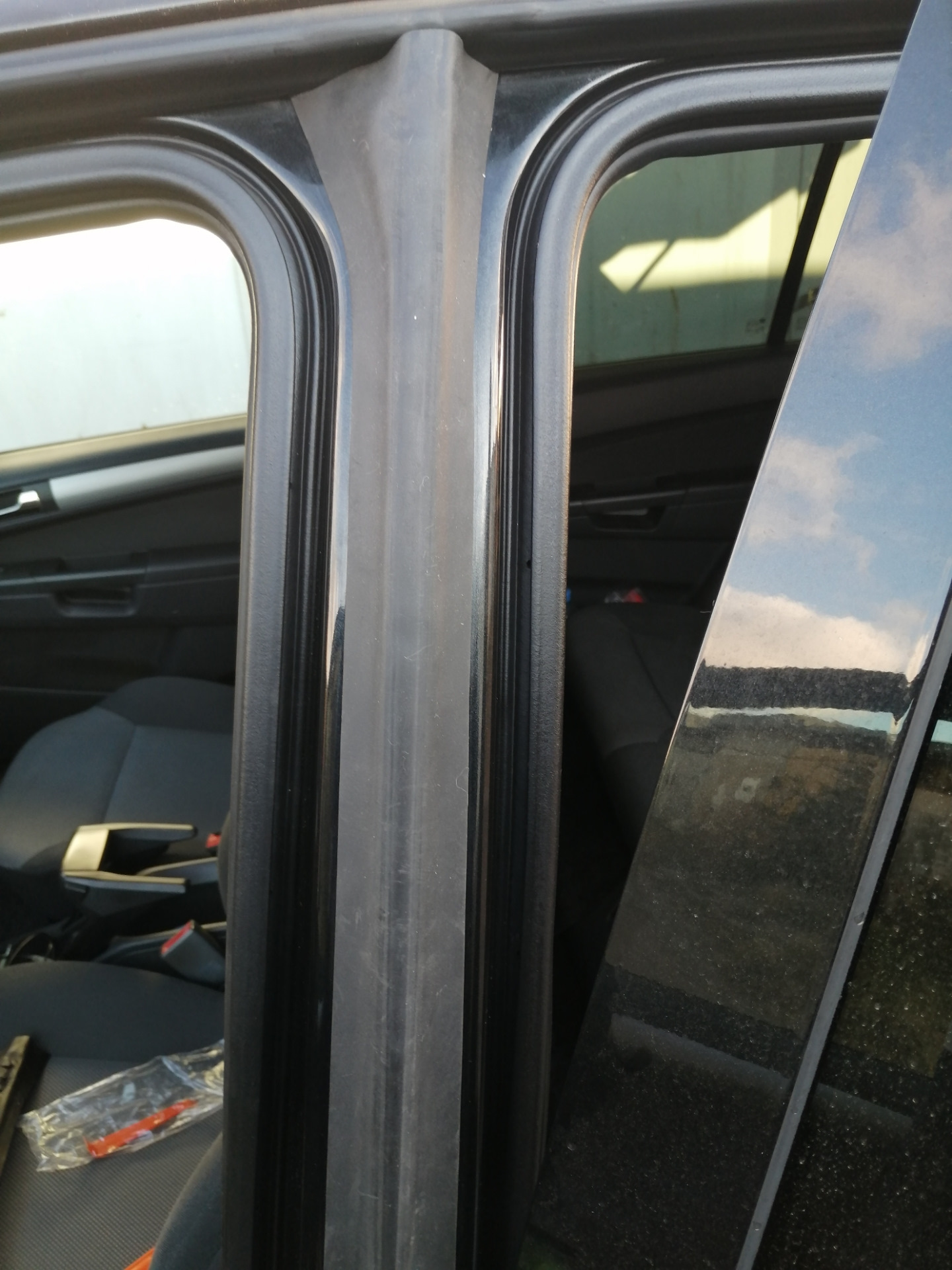 Крышка центральной стойки — Opel Zafira B, 1,8 л, 2012 года | запчасти ...