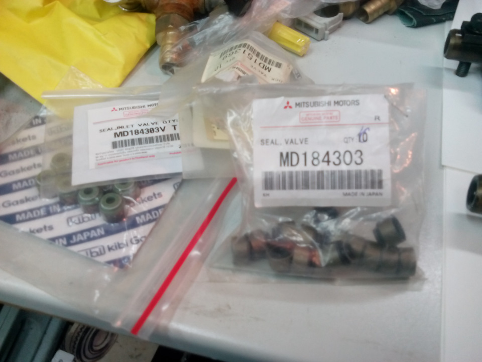 MD184303 Колпачок маслосъёмный Mitsubishi | Запчасти на DRIVE2