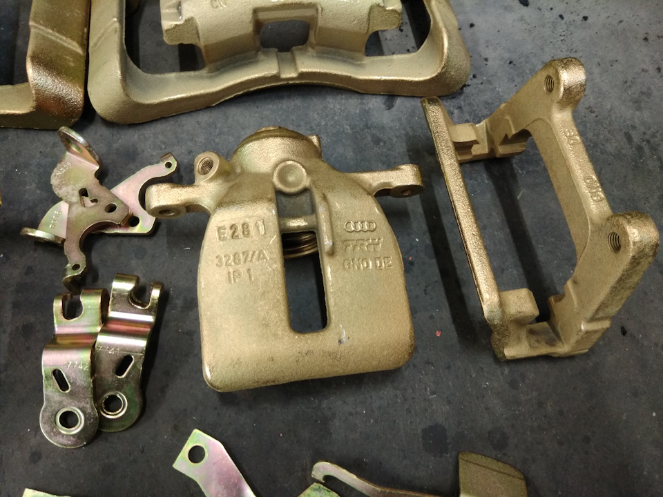 "Золотые" тормоза — Audi A4 Avant (B7), 2 л, 2007 года | своими руками ...