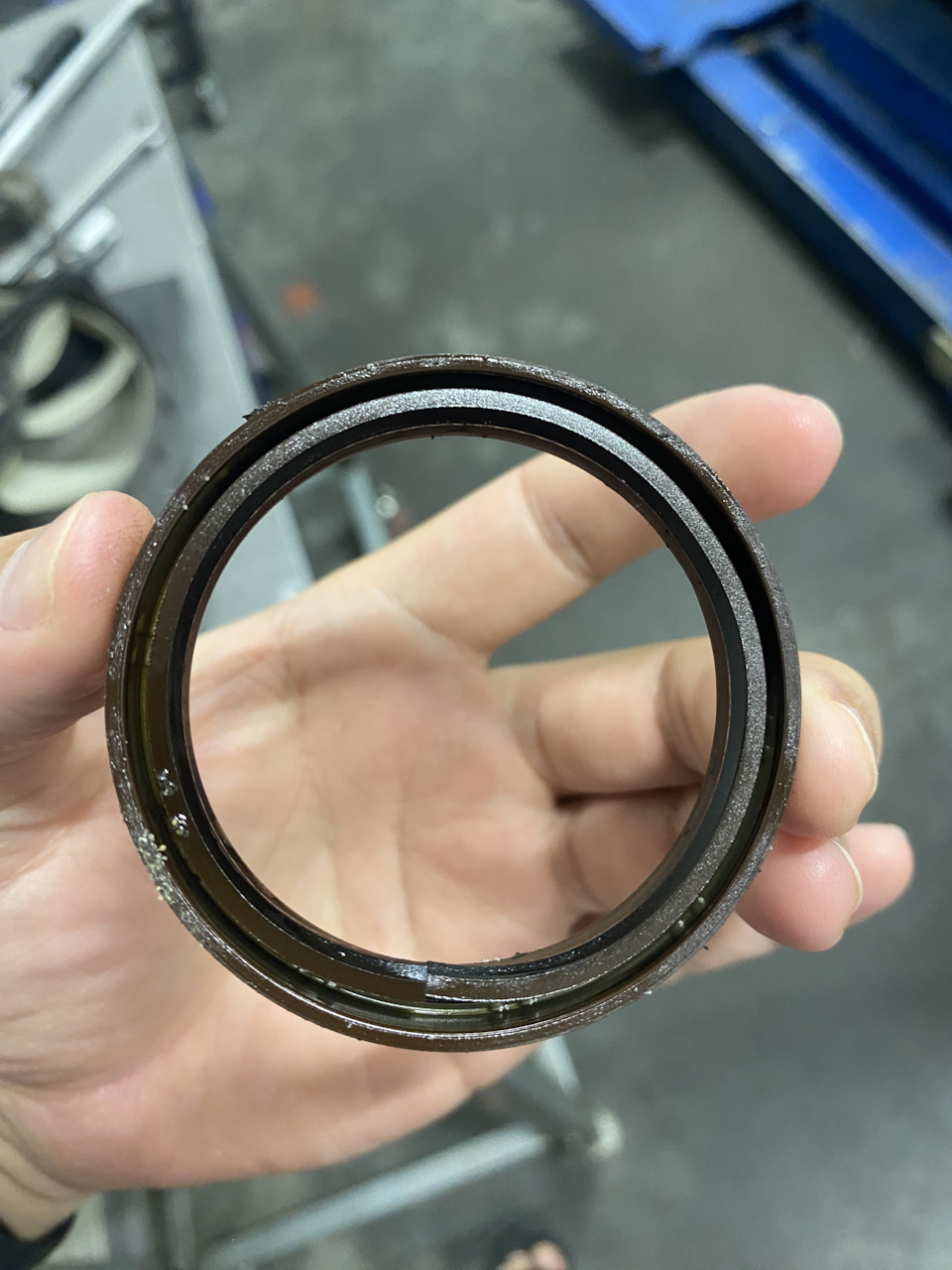 Замена сальника коленвала — Subaru Forester (SJ), 2 л, 2013 года ...