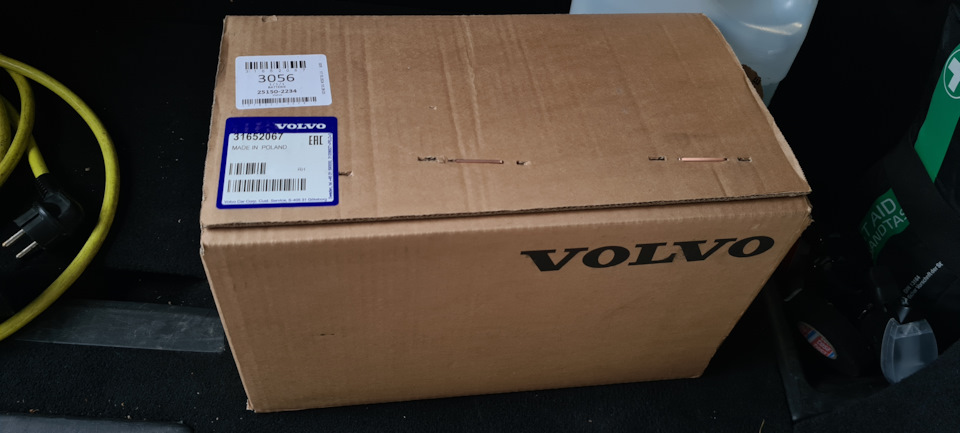 Замена аккумулятора — Volvo XC90 (2G), 2 л, 2016 года | электроника ...