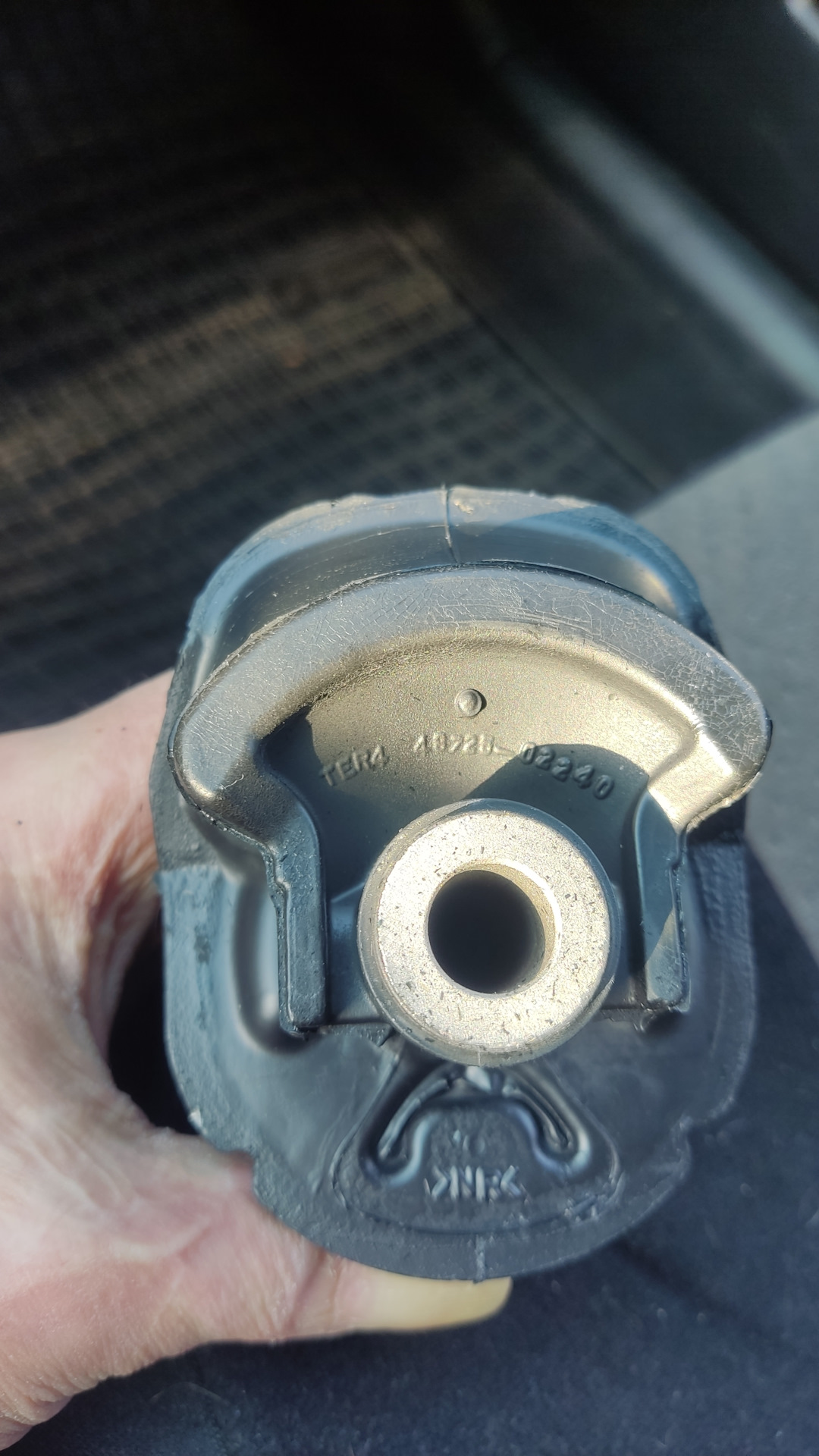 Замена сайлентблоков балки — Toyota Matrix (1G), 1,8 л, 2003 года ...