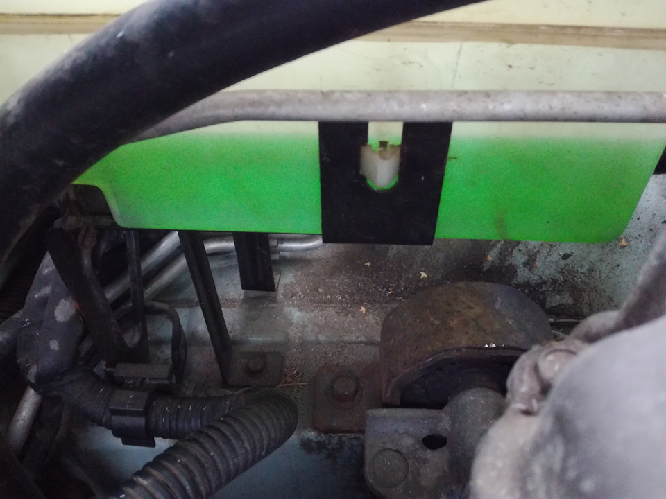 Антифриз поменял цвет — Nissan Almera Classic (B10), 1,6 л, 2006 года ...