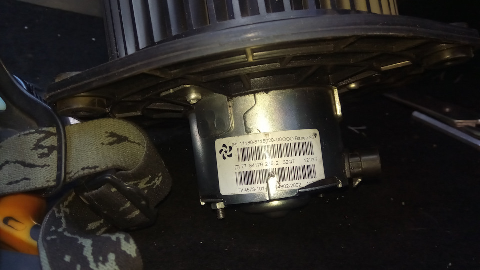 86. Замена радиатора отопителя — Chevrolet Niva GLX, 1,7 л, 2012 года ...