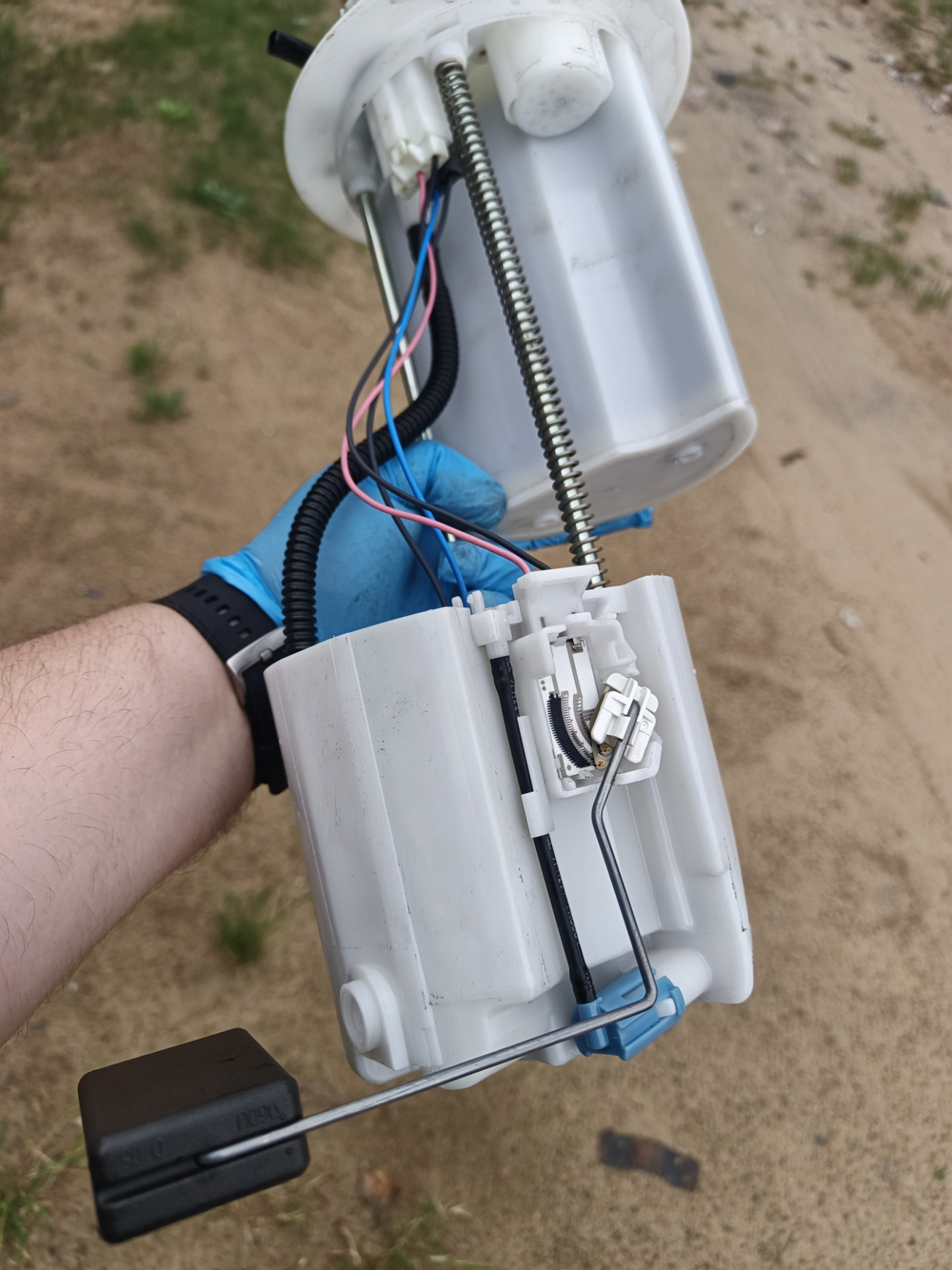 Замена топливной станции. — Toyota Yaris (p2), 1,3 л, 2008 года ...