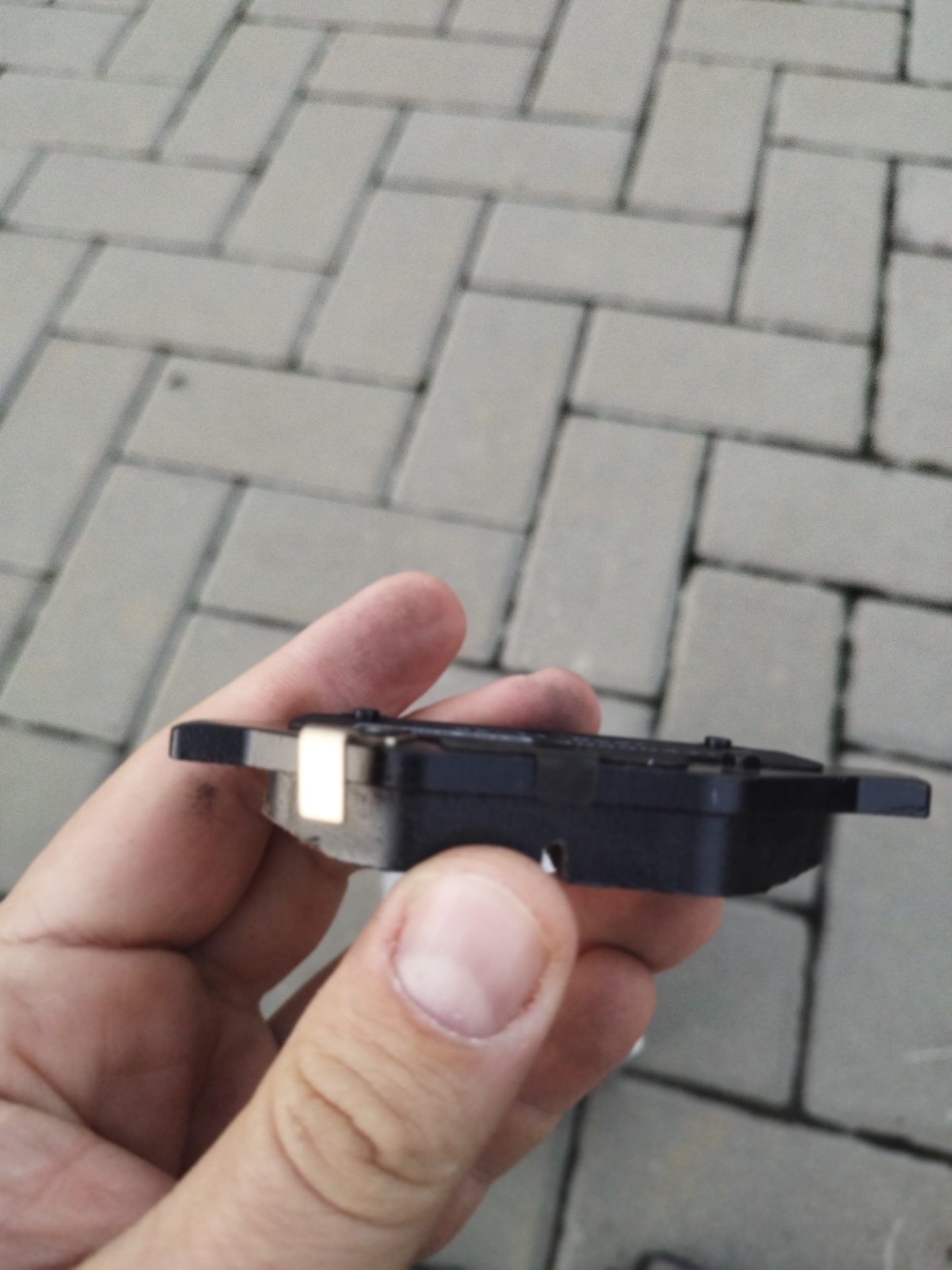 Задние тормозные диски и новые колодки вкруг — Geely Coolray (1G), 1,5 ...