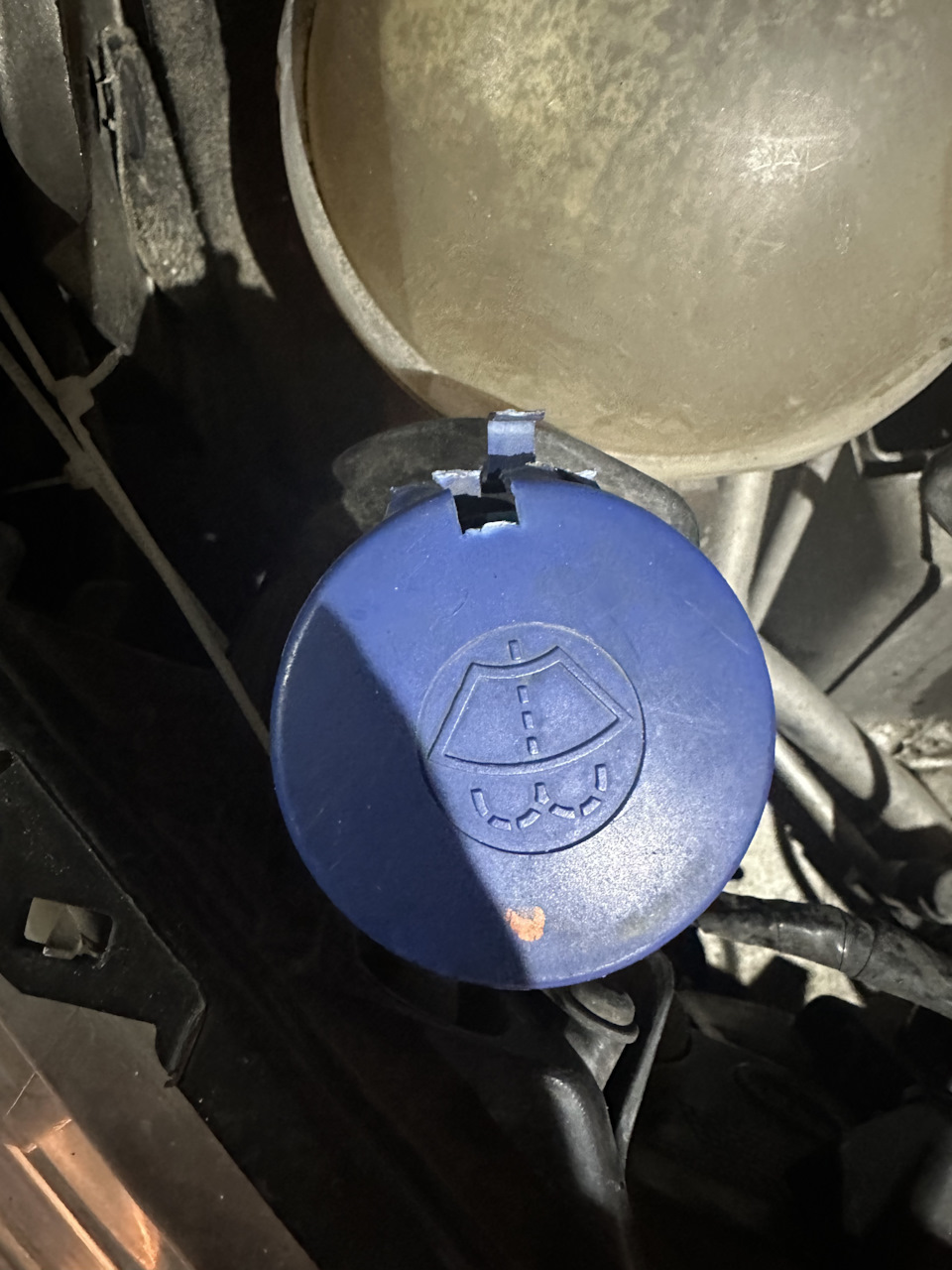 Крышка бачка омывателя — Peugeot 308 (1G), 1,6 л, 2010 года ...