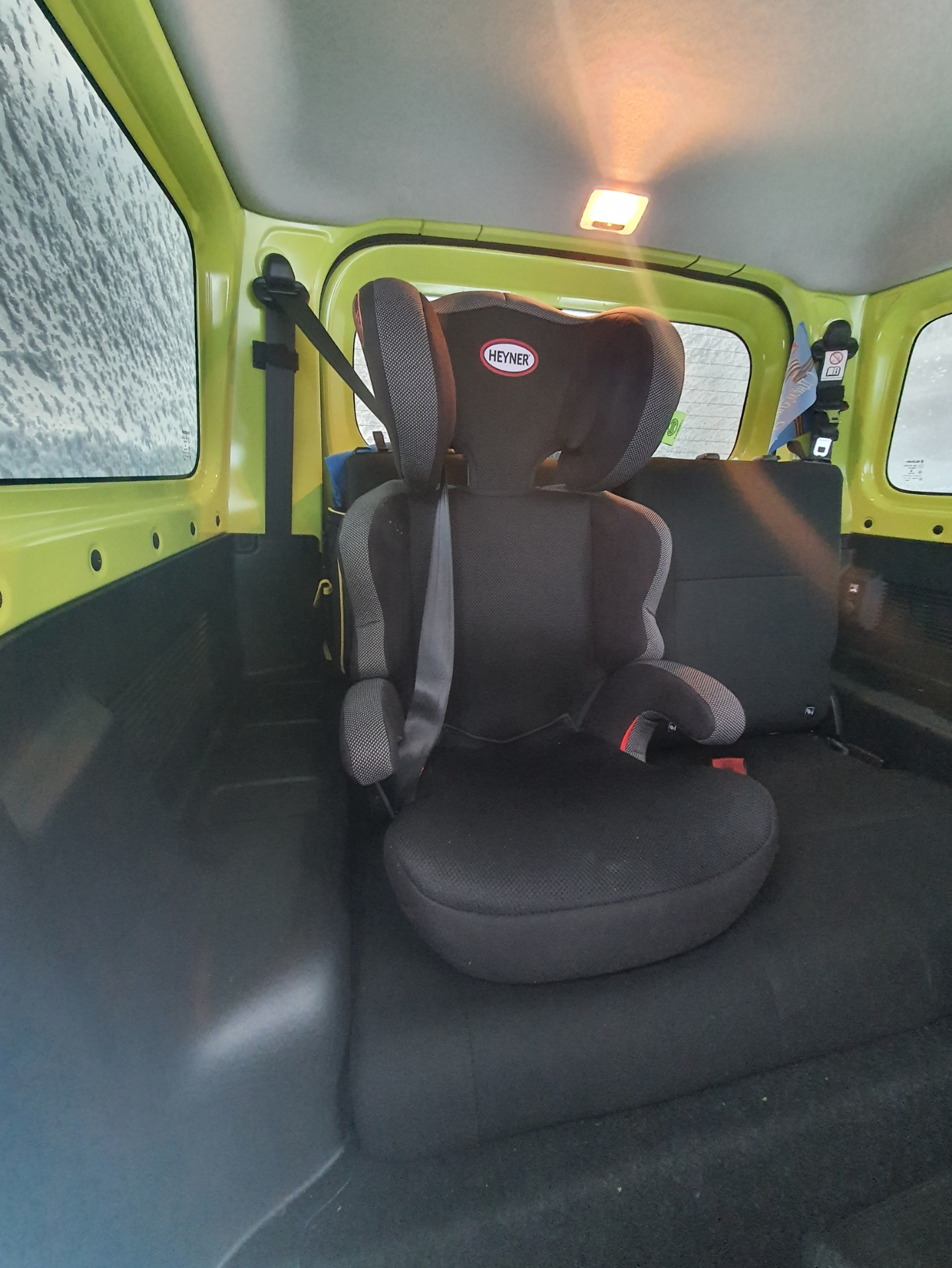 Детское сиденье в Jimny — Suzuki Jimny (2018), 1,5 л, 2020 года ...