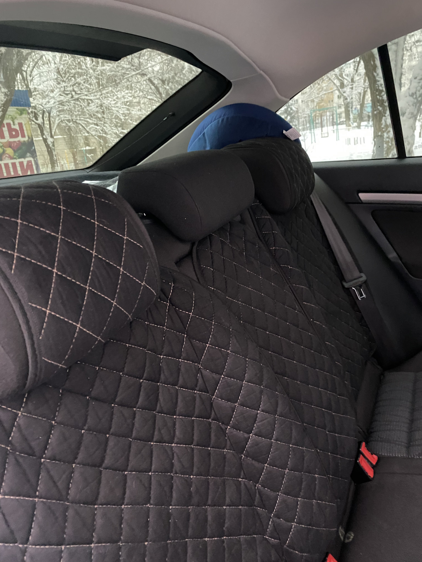 средний подголовник заднего ряда сидений) — Skoda Octavia Mk2, 1,8 л ...