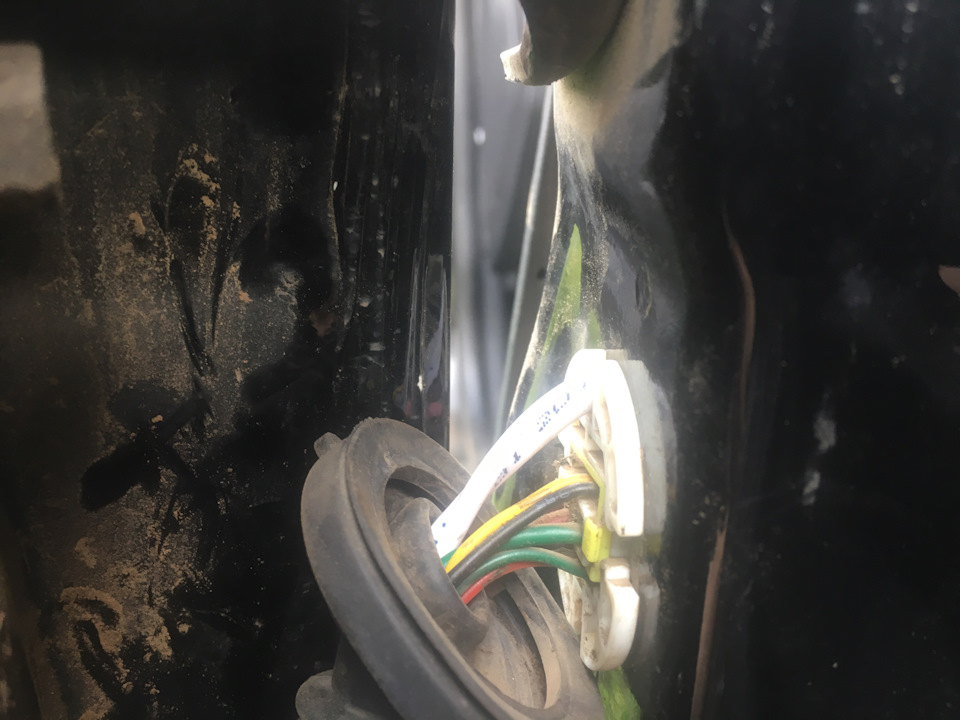 Заглушки/наклейки на дверные отверстия — Nissan Tiida (1G), 1,6 л, 2010 ...