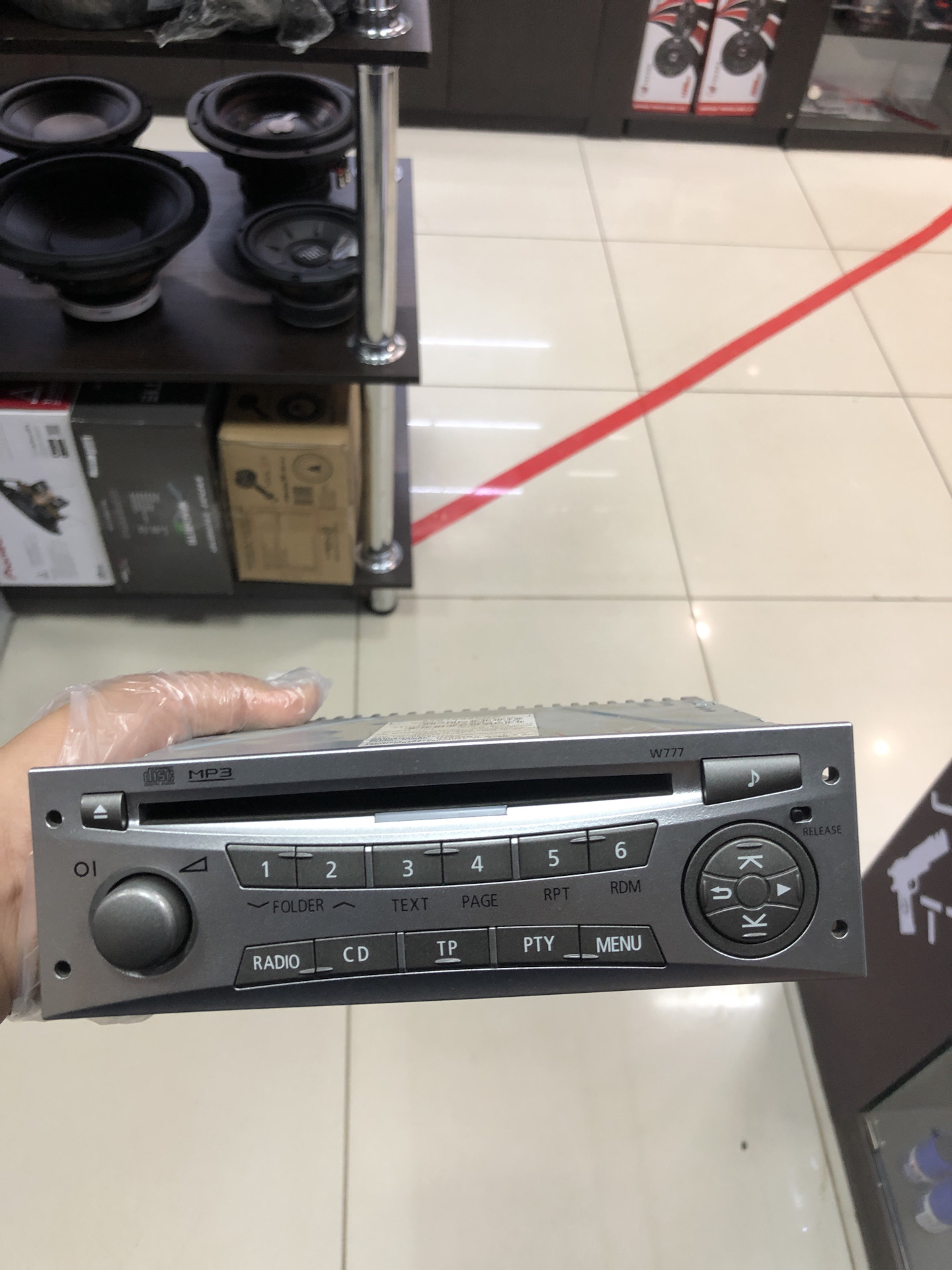 AUX в штатную магнитолу Л200 — Mitsubishi L200 (4G), 2,5 л, 2014 года ...
