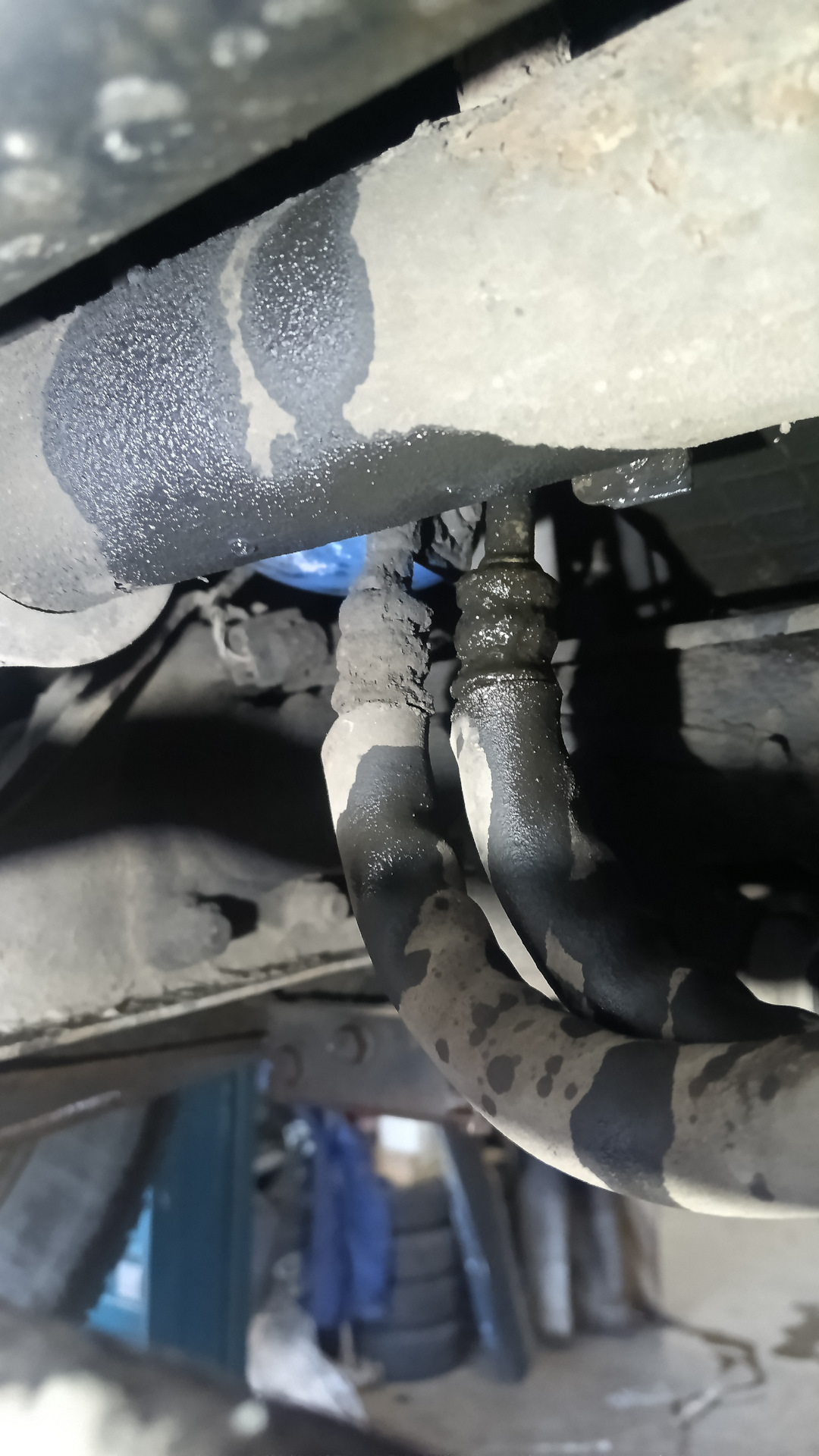 Заменил трубку масляного радиатора. — Mitsubishi Pajero (4G), 3,8 л ...