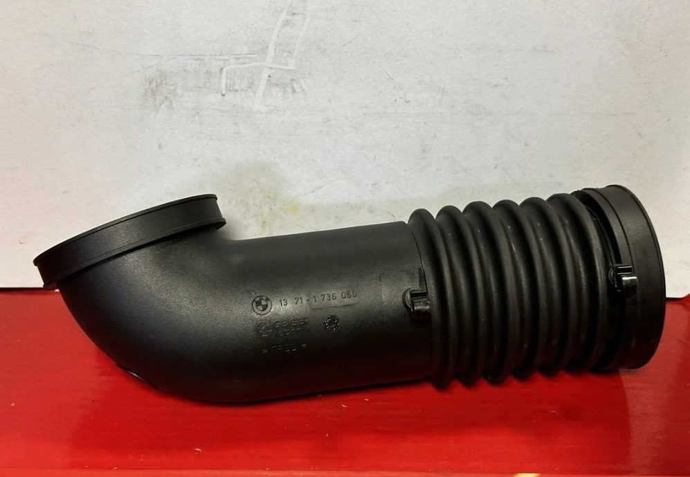 Новый патрубок (гофра) воздуховода. — BMW 7 series (E32), 4 л, 1993 ...