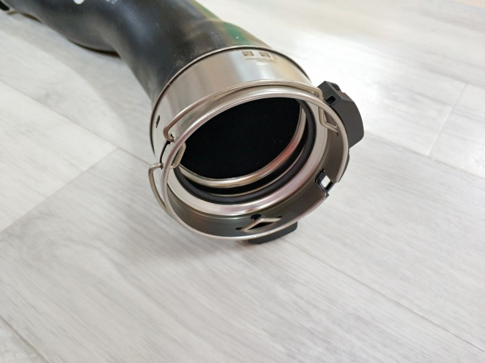 Патрубок интеркулера BMW F20, F21, F22, F25F, 30, F31, F32, F33, F34 ...