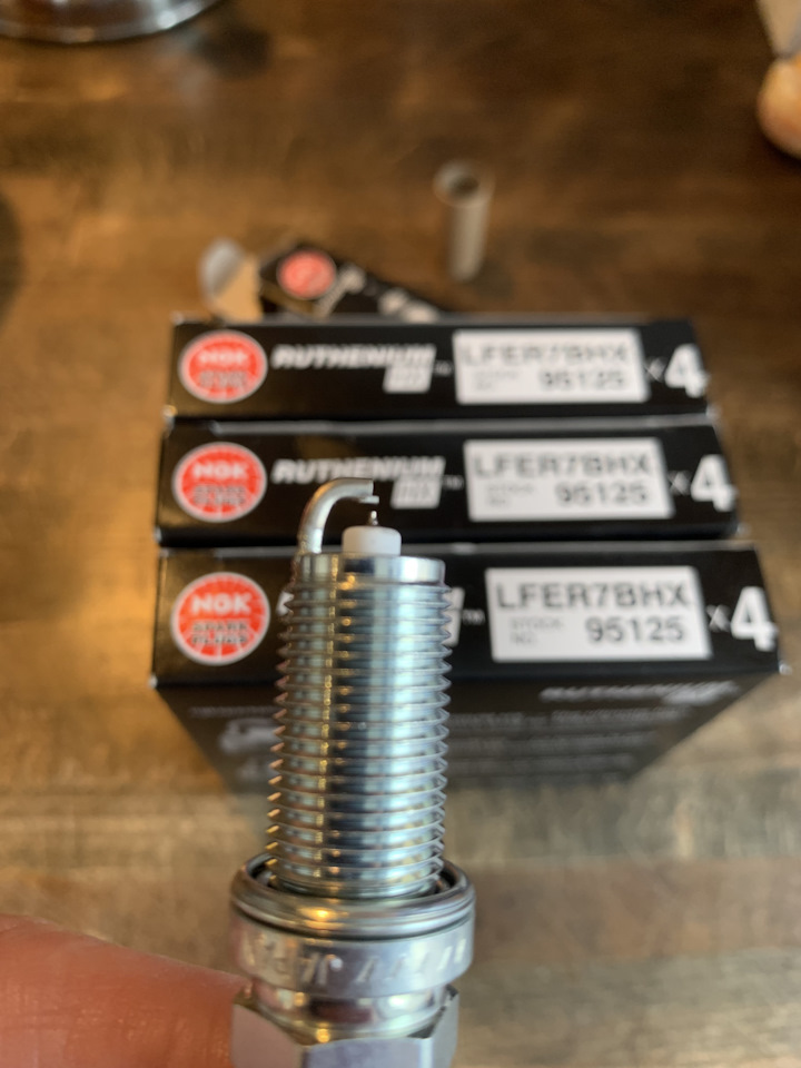 Свечи зажигания NGK Ruthenium HX 95125 LFER7BHX на Audi A6 (C8), Audi A4 (B9), Audi A5 (2G ...