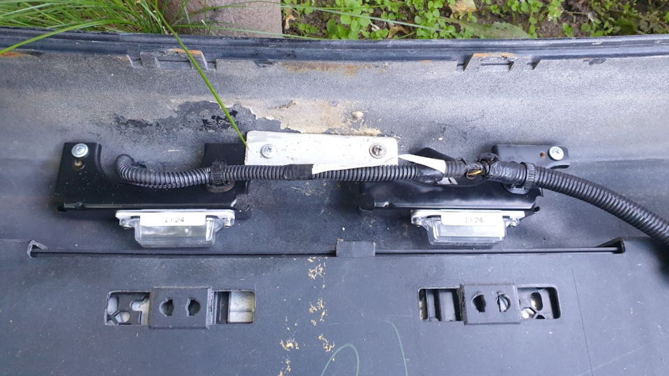 Замена ламп подсветки номера — Mitsubishi Lancer X, 2 л, 2013 года ...