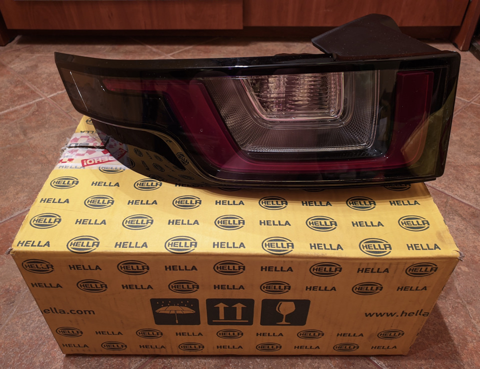 Рестайл. Rear lights Black Pack. — Land Rover Range Rover Evoque (1G ...