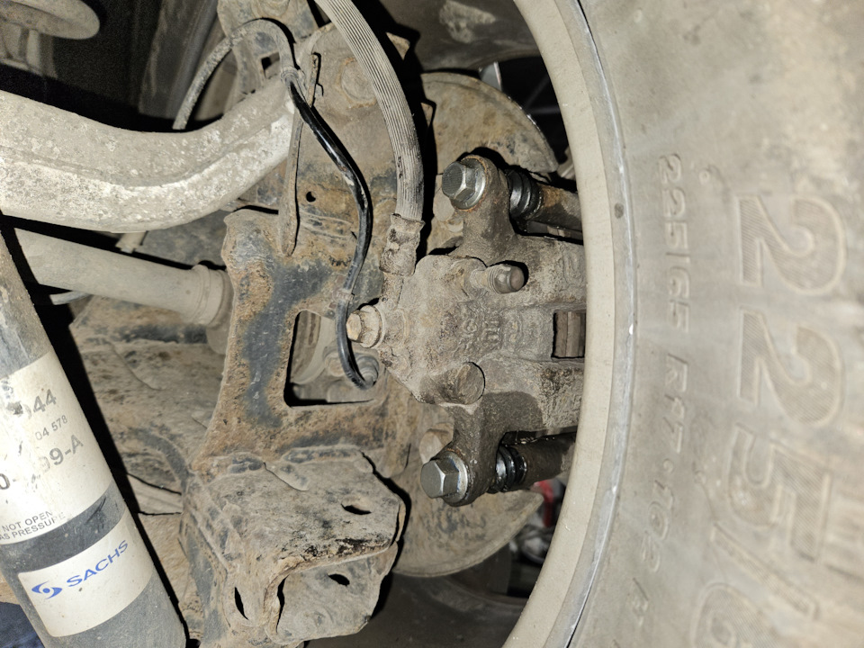 Замена направляющих задних суппортов — Renault Koleos (1G), 2 л, 2012 ...