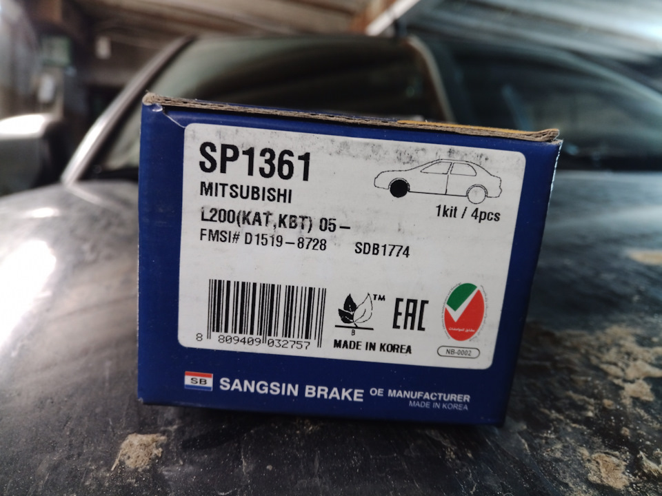 Замена масла ДВС и фильтров. Замена передних тормозных колодок. — Mitsubishi L200 (4G), 2,5 л ...