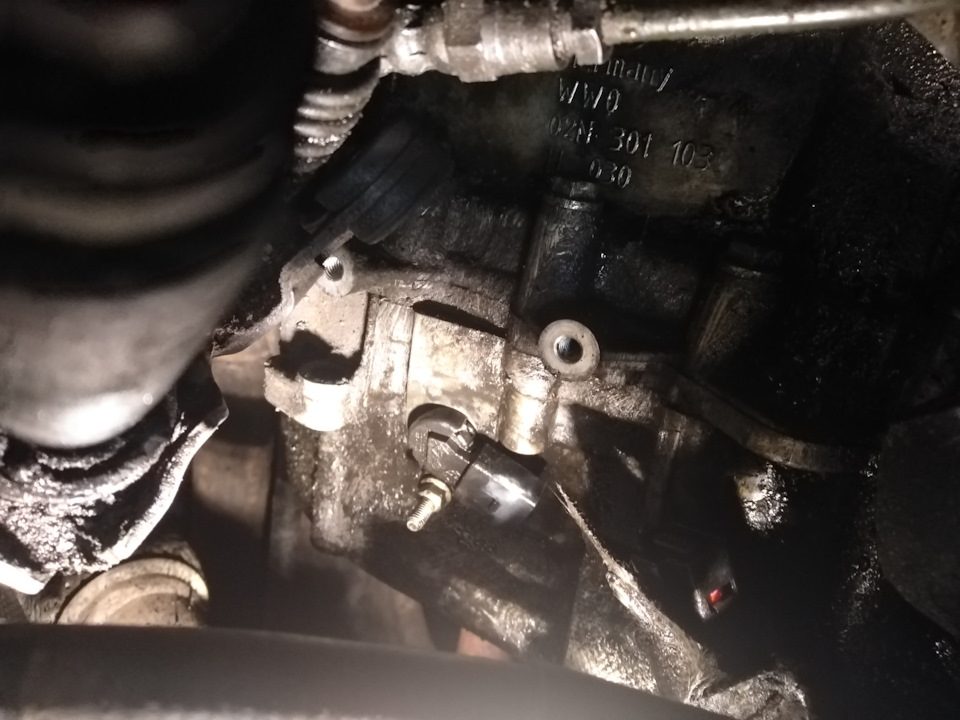 Замена датчика скорости (G22) — Volkswagen Sharan (1G), 1,9 л, 2000 ...