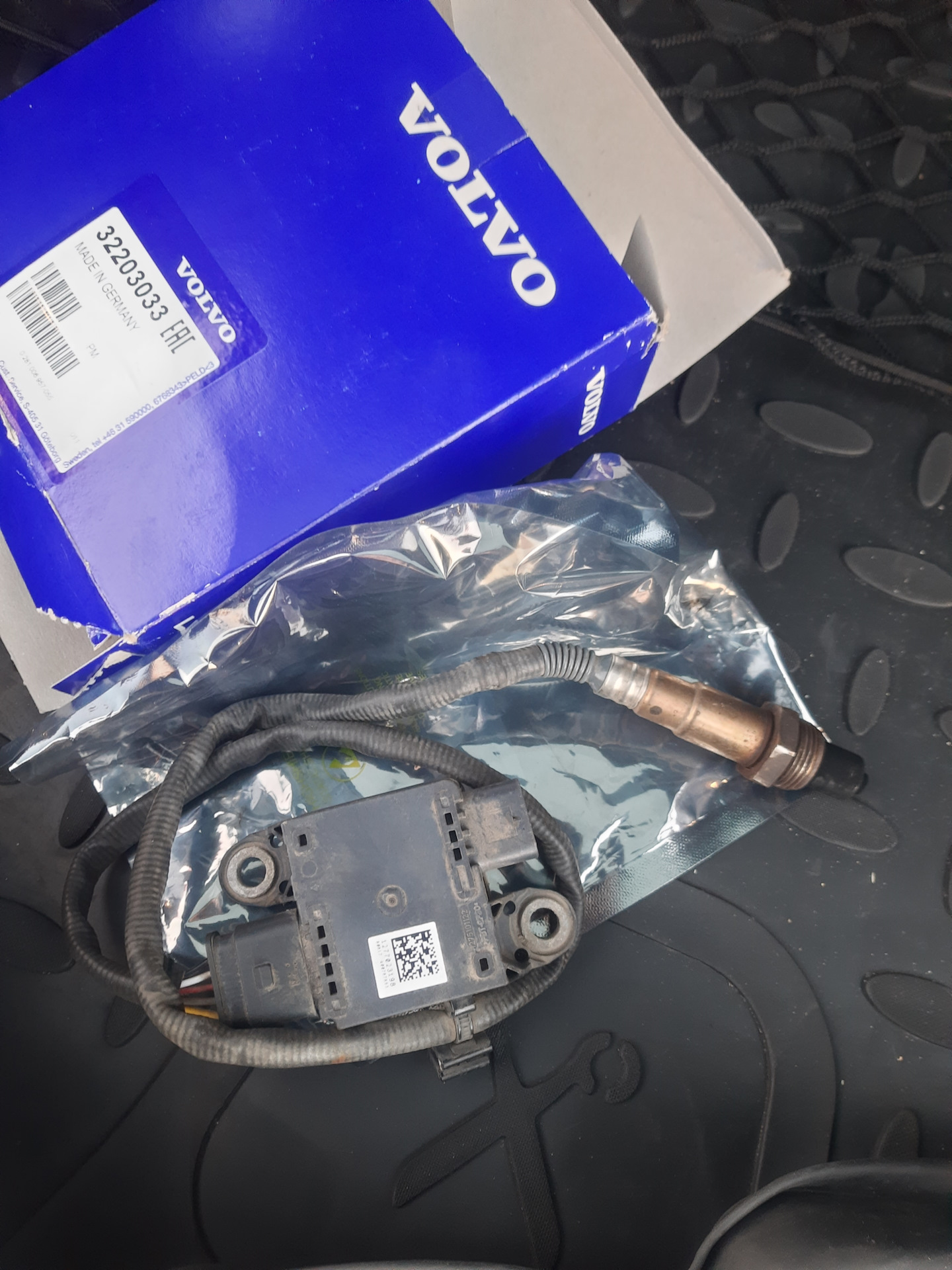 Замена датчика сажи (NOx) — Volvo XC60 (2G), 2 л, 2018 года | запчасти ...