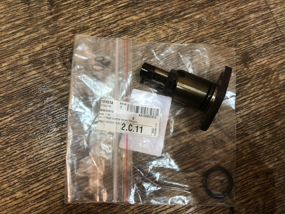 Замена прокладок клапанной крышки и натяжителя цепи — Toyota Avensis II ...