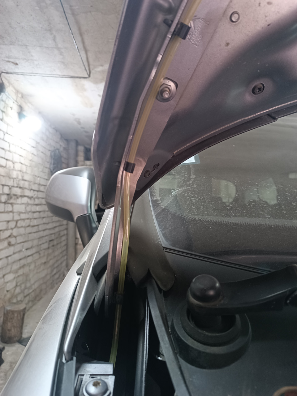 Замена шланга омывателя лобового стекла 5008 — Peugeot 5008 (1G), 1,6 л ...